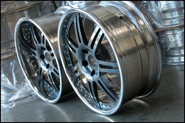 PICTURES: can you post Dolphin Gray on Black / chrome lip wheels?