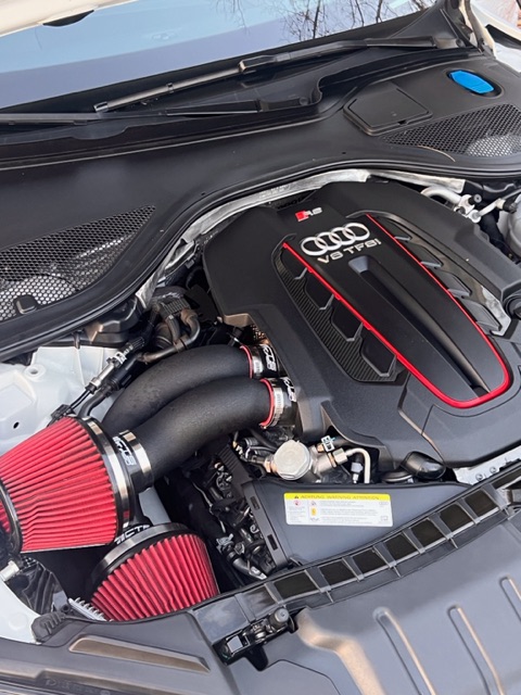 RS7 engine bay - Audizine Photo Gallery
