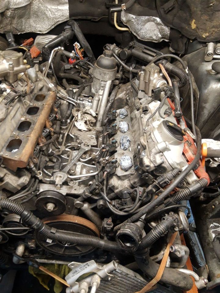 Q7 4.2 engine instal - Audizine Photo Gallery