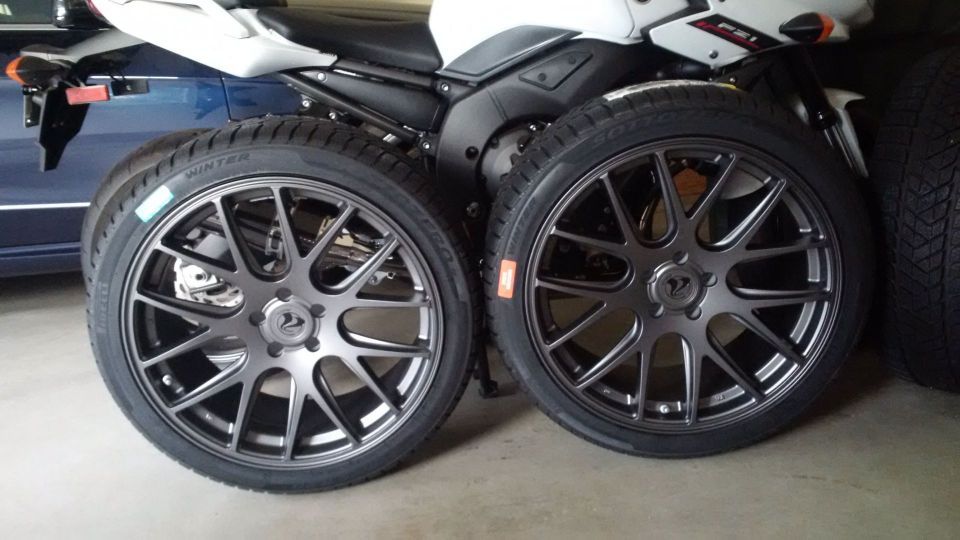 Sottozero 3 mounted on Axis Graphite wheels (245/40R20 - 20x9 5-112 ...